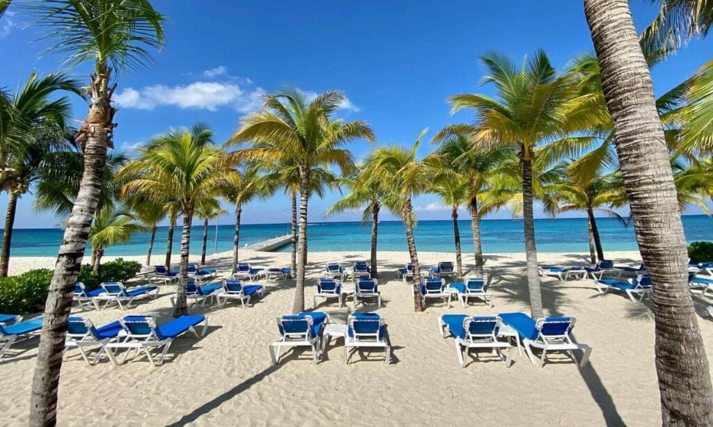 Top 15 Isla Mujeres Beach Clubs: Our Picks for 2024